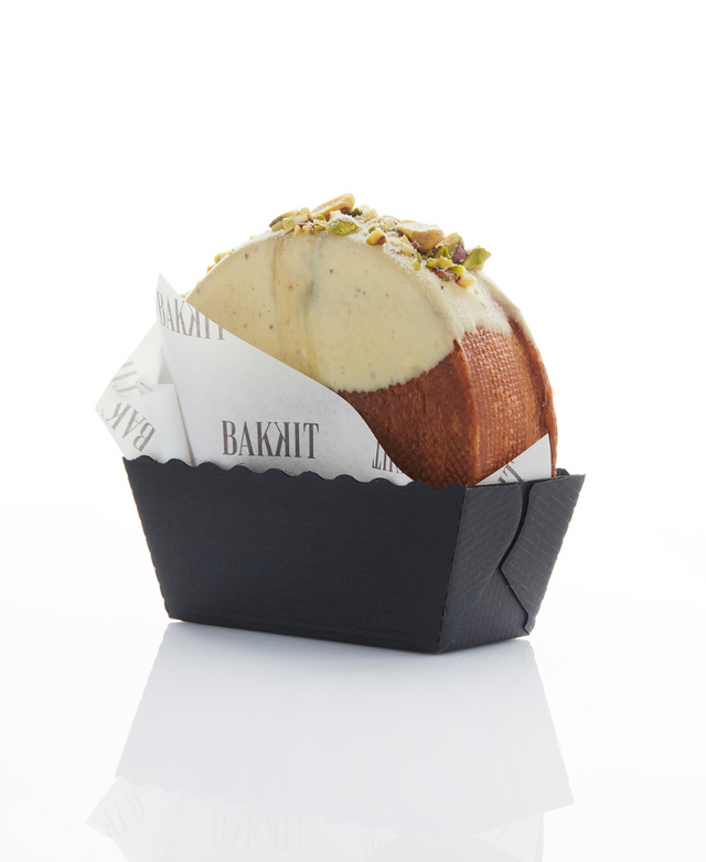 Rotterdamse Rol Gevulde Croissant Witte Chocolade & pistache | Bakkit