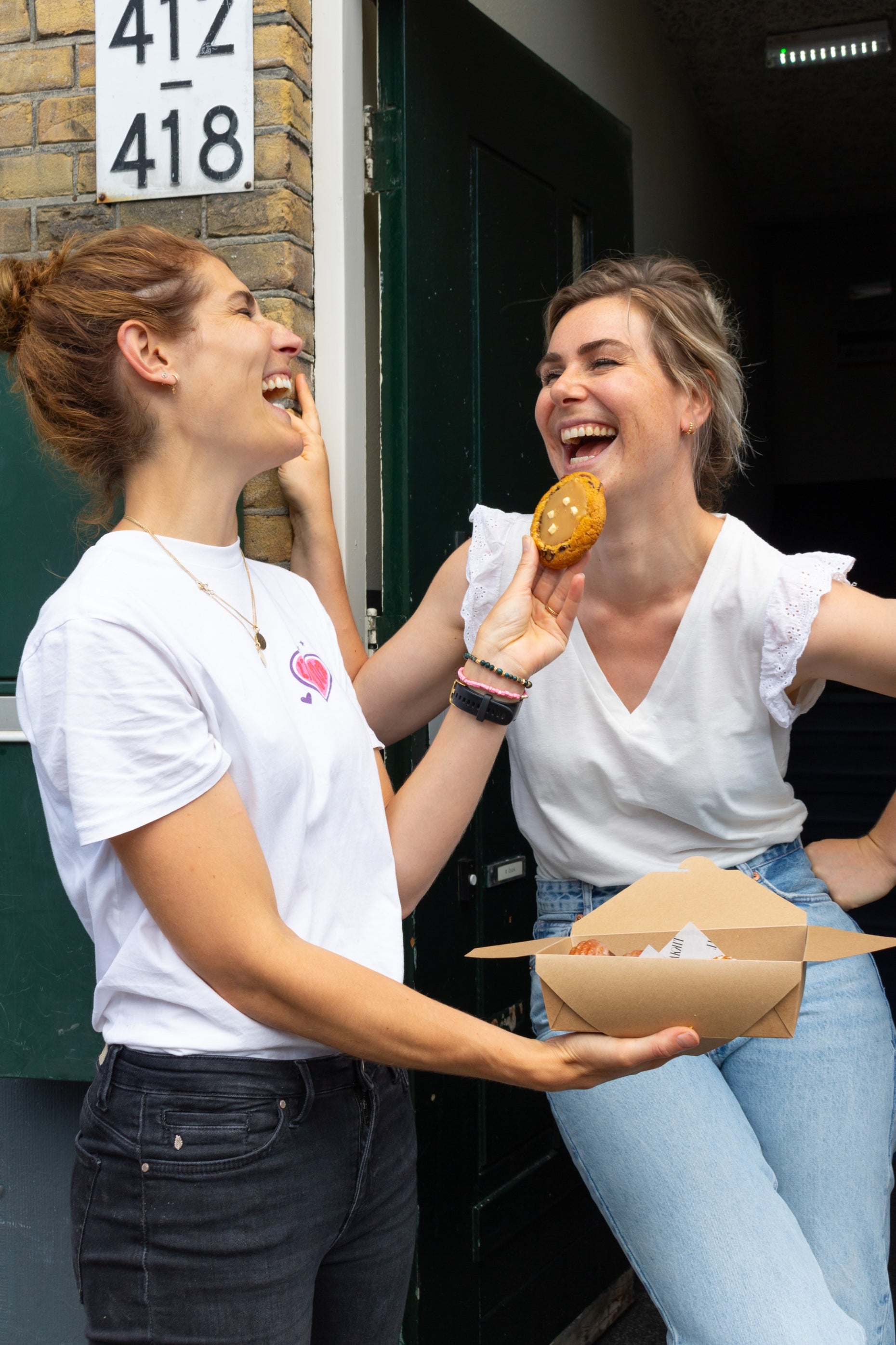 Rotterdamse Rol Gevulde Croissant Witte Chocolade & pistache | Bakkit